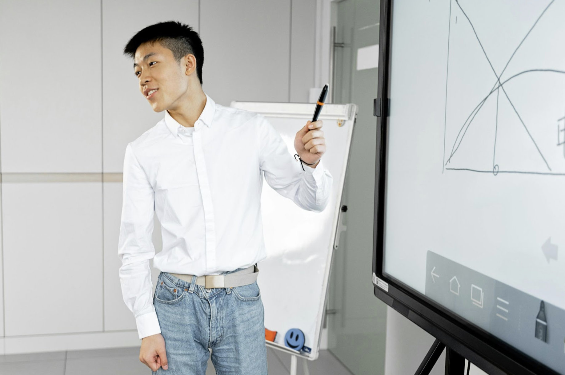 Tech-Savvy Teaching: Ways To Integrate Digital Technology Into Lessons